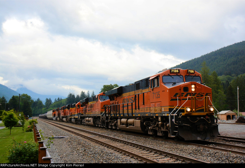 BNSF 7135